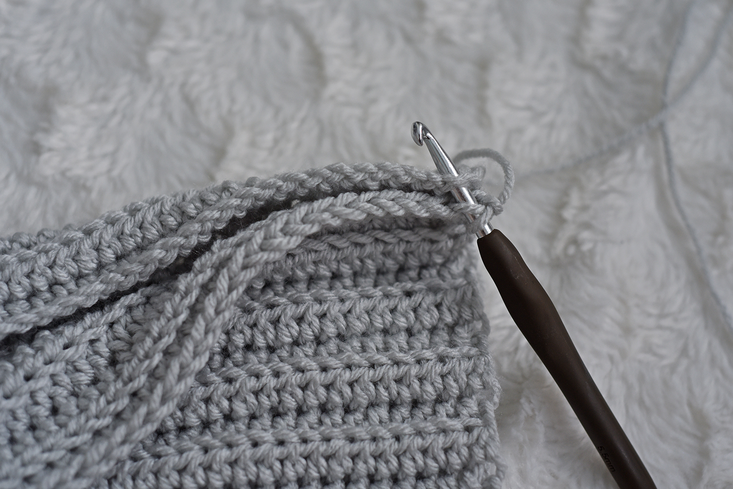 Easy Breezy Bun Beanie - Free Crochet Pattern - The Turtle Trunk